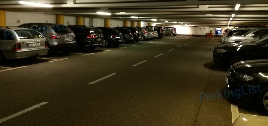 Parkhaus Karstadt - Kiel - Parken in Kiel